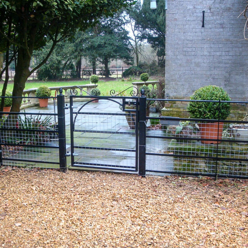 Fencing Contractors - Craftsman Made - Broad Fencing - Suffolk